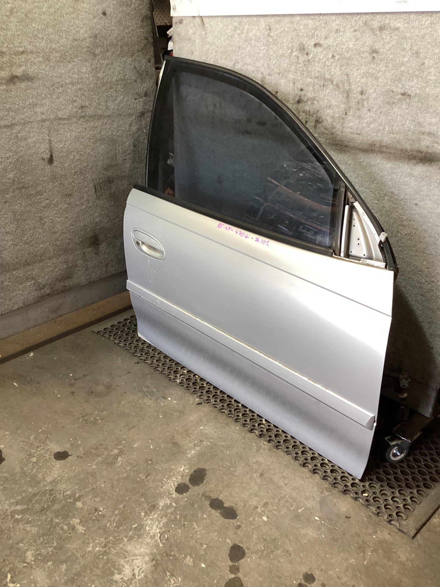 Holden Commodore VY Right Front Door – SC Auto Parts